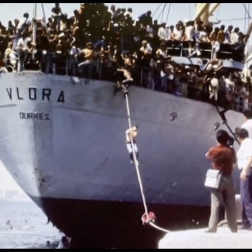 Bari celebra il trentesimo anniversario dello sbarco della nave Vlora ...